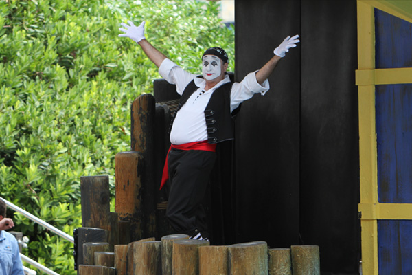 Mimes Return To Seaworld Orlando Just In Time For Christmas