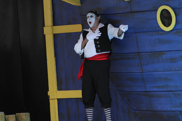 Mimes Return To Seaworld Orlando Just In Time For Christmas